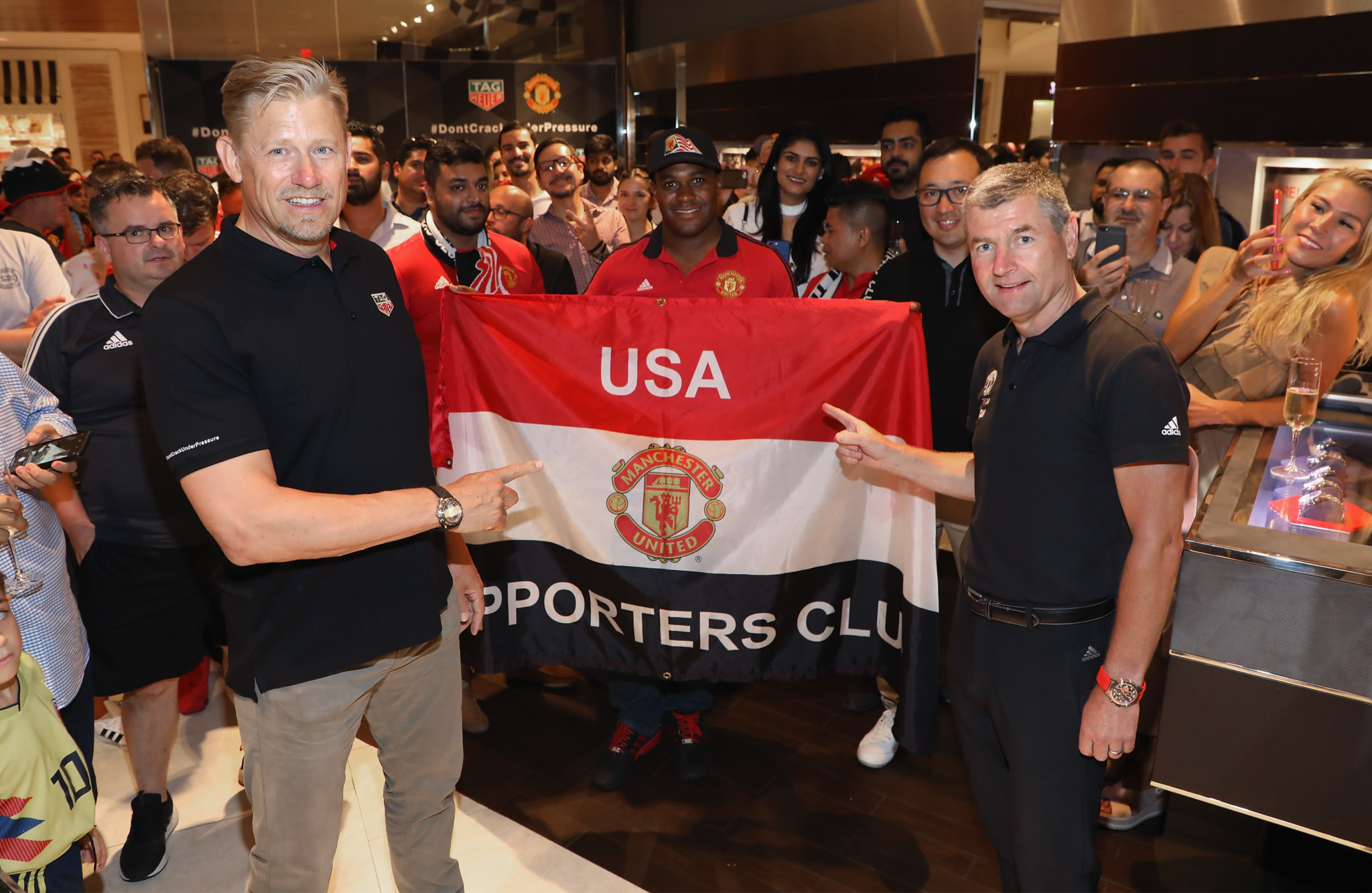 Manchester United squad unveils 2018/19 special edition watches in Florida