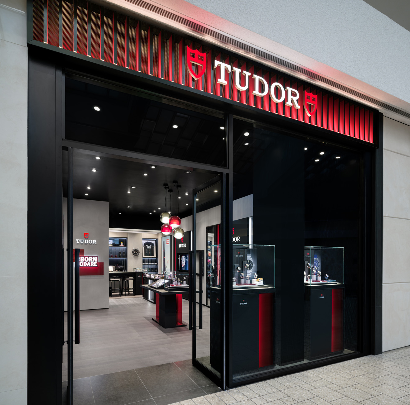 Tudor boutique opens in Denver mall - WATCHPRO USA